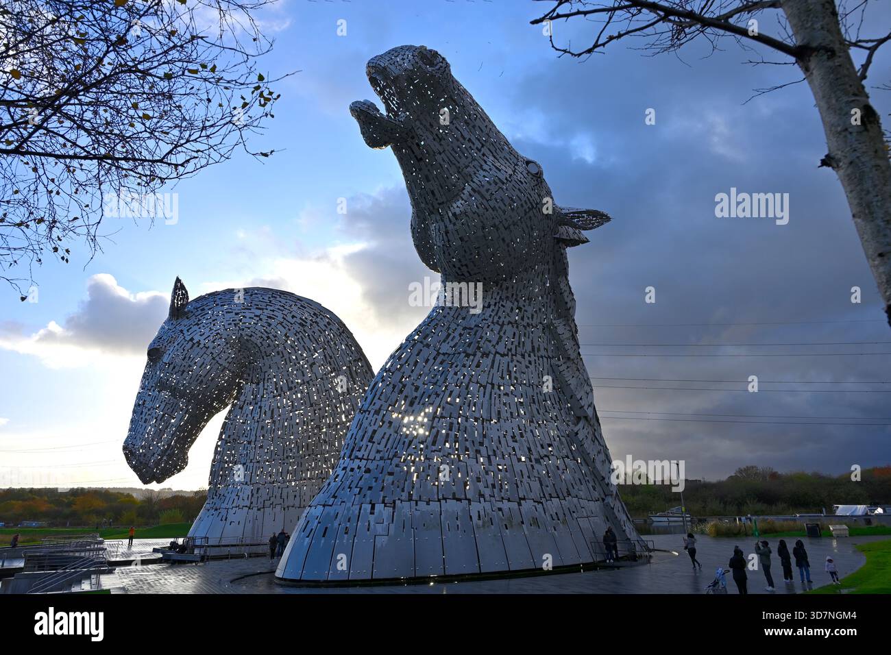 The Kelpies, steel public artwork of two huge horse heads by Andy Scott ...