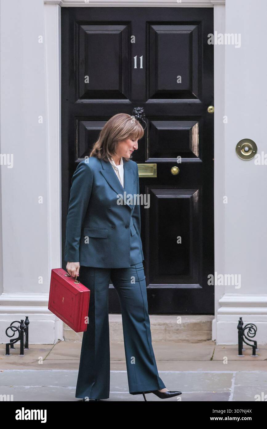 Red box budget 2025 hi-res stock photography and images - Alamy