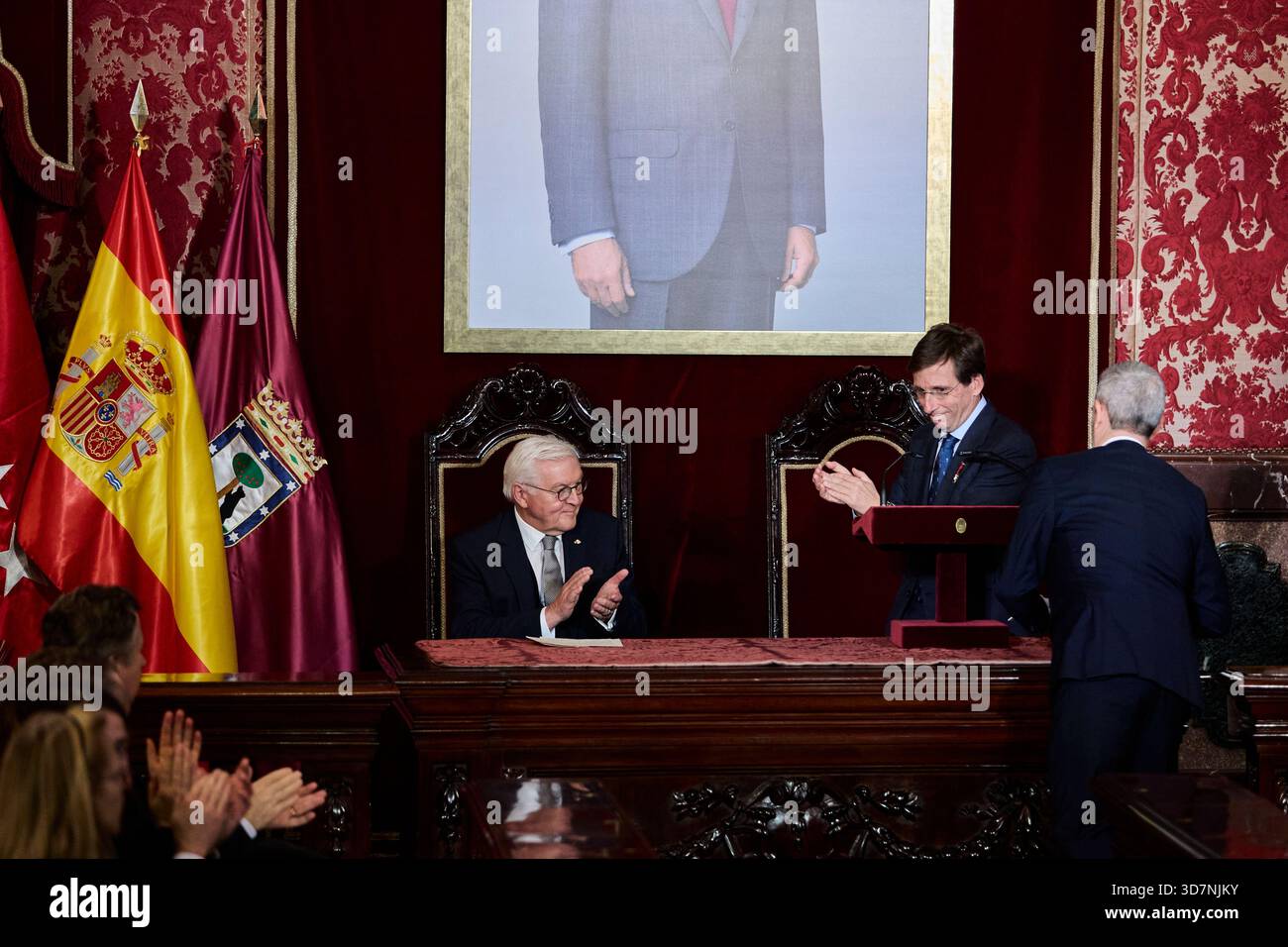 The mayor of Madrid, José Luis Martínez-Almeida, presented the Golden ...