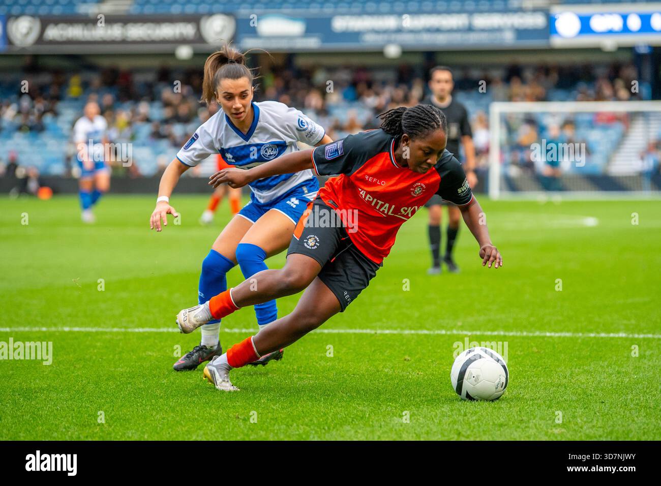 London, England. November 16th 2025 Chloe Tambula (5 Luton Ladies ...