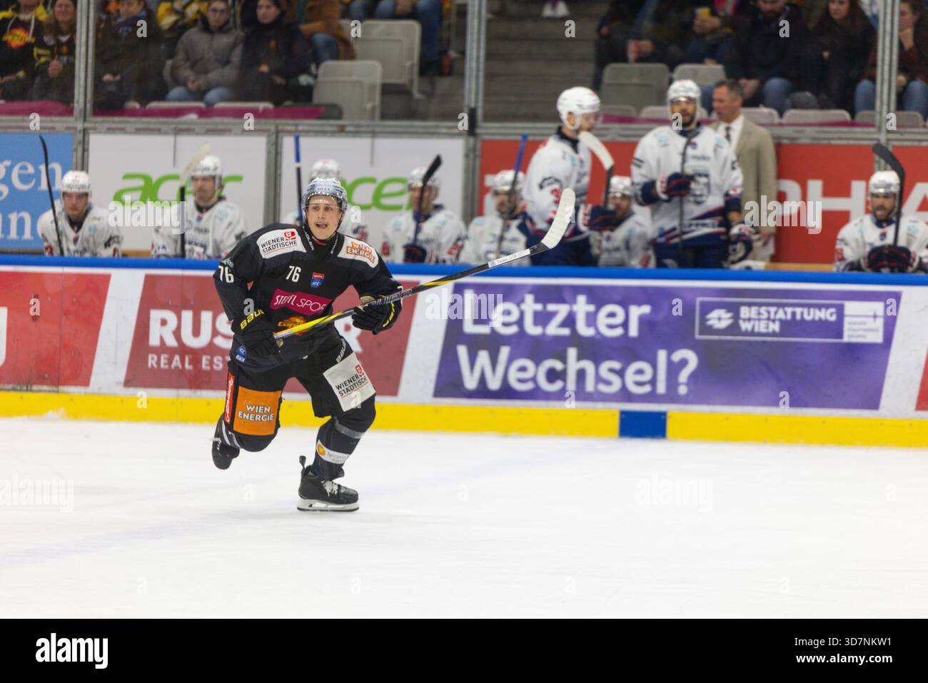 „2025 November 26(20251126): Spielszene zwischen den Vienna Capitals ...