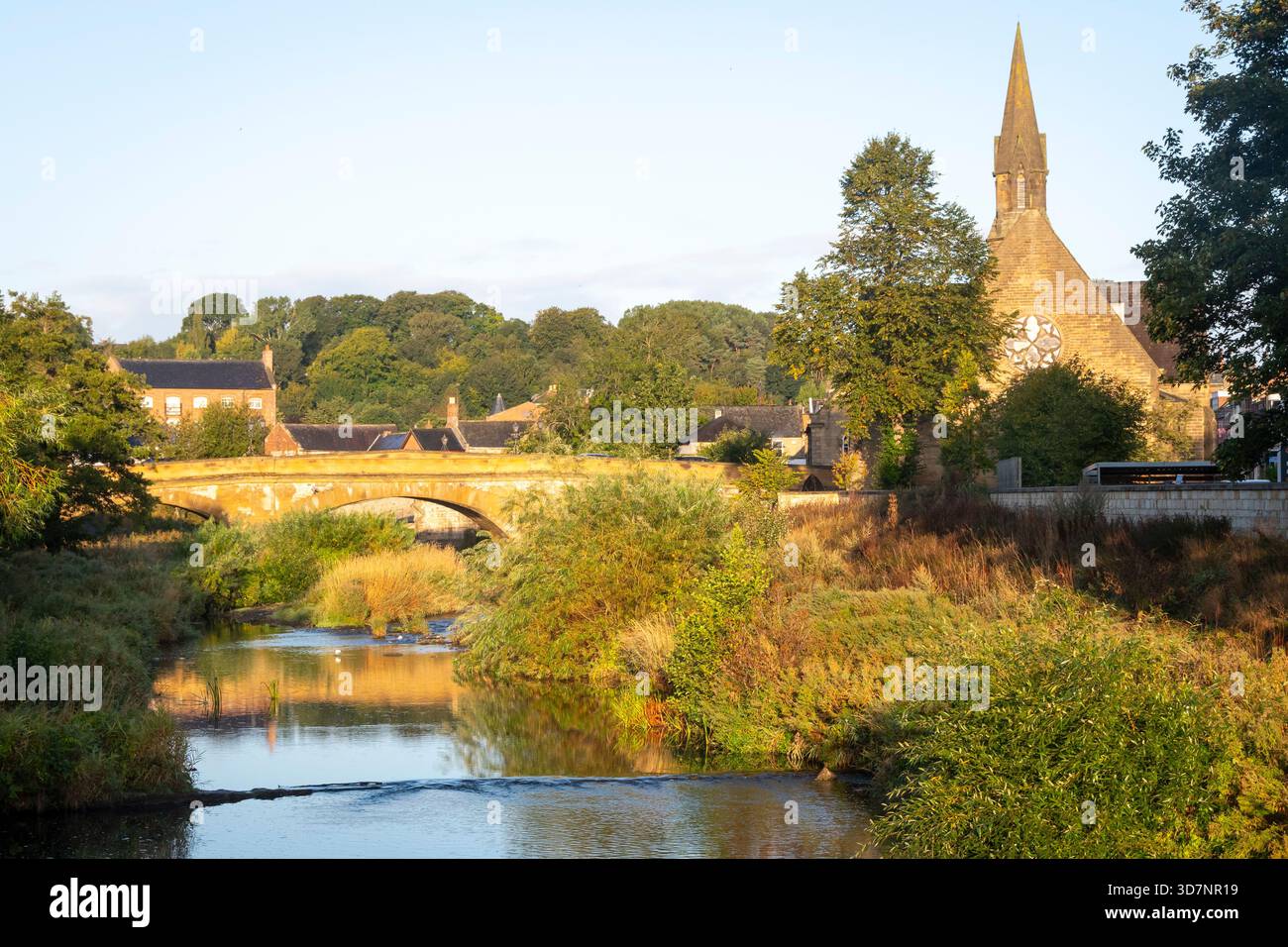 St George's URC Church and bridge over River Wansbeck, Morpeth ...