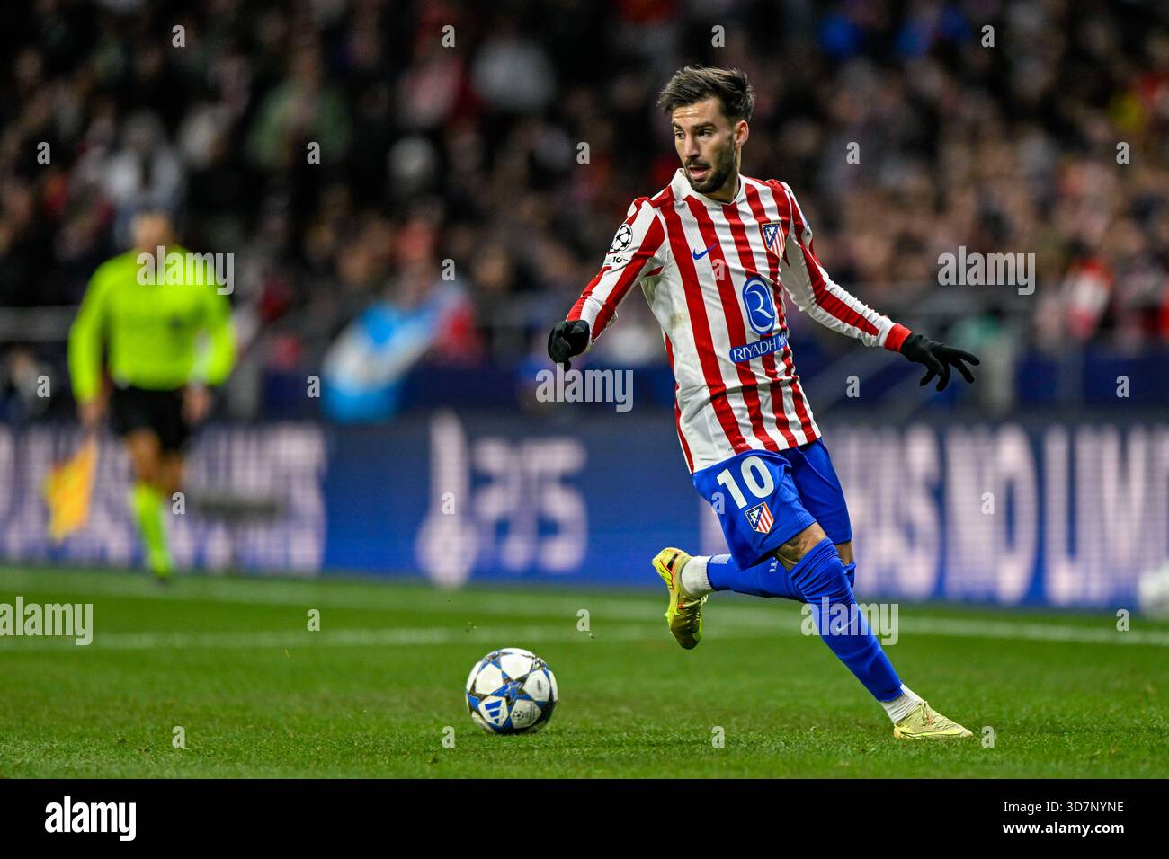 MADRID, SPAIN - NOVEMBER 26: Alex Baena of Atletico de Madrid runs with ...
