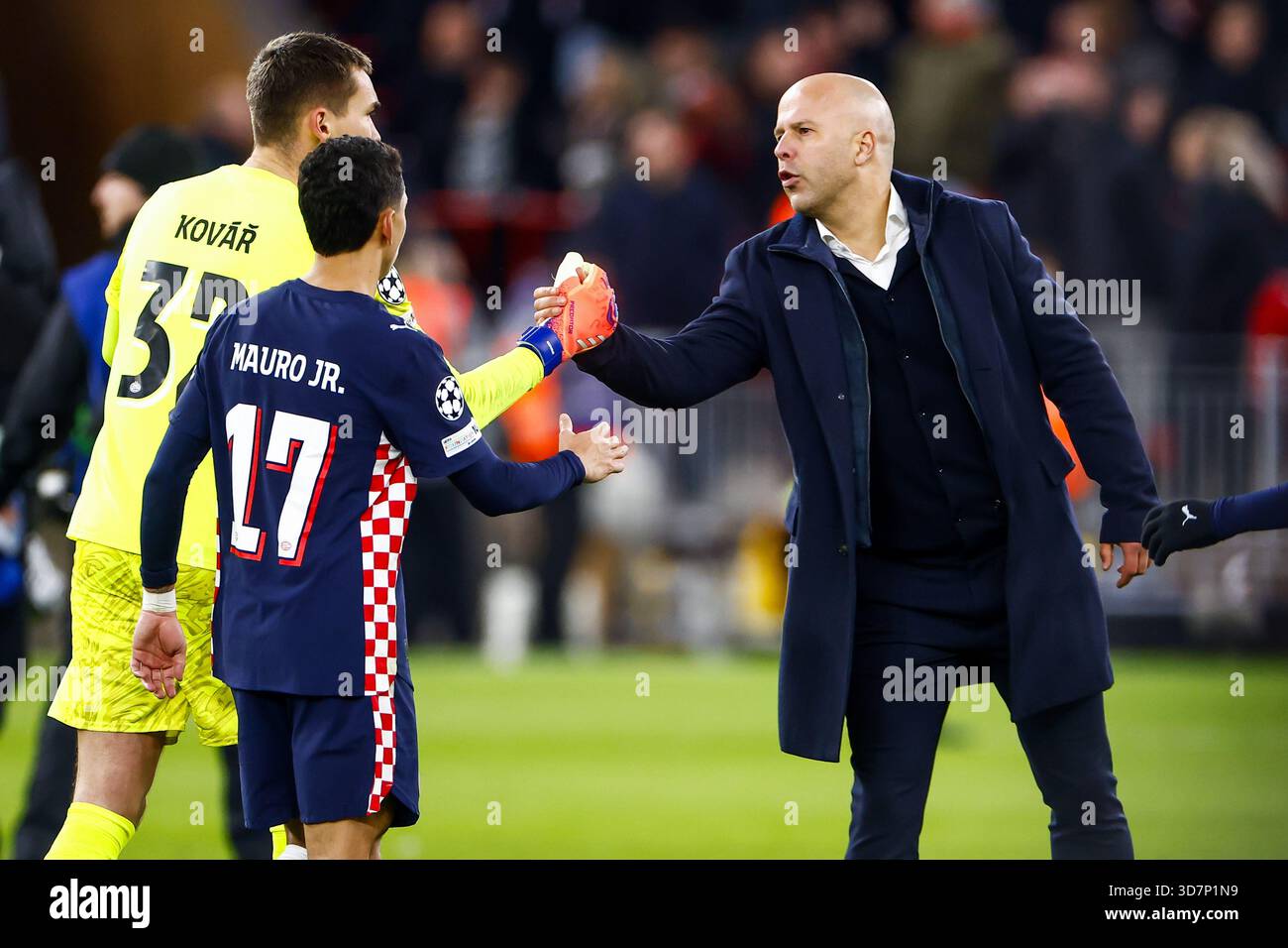 LIVERPOOL - (l-r) Mauro Junior of PSV Eindhoven, PSV goalkeeper Matej ...