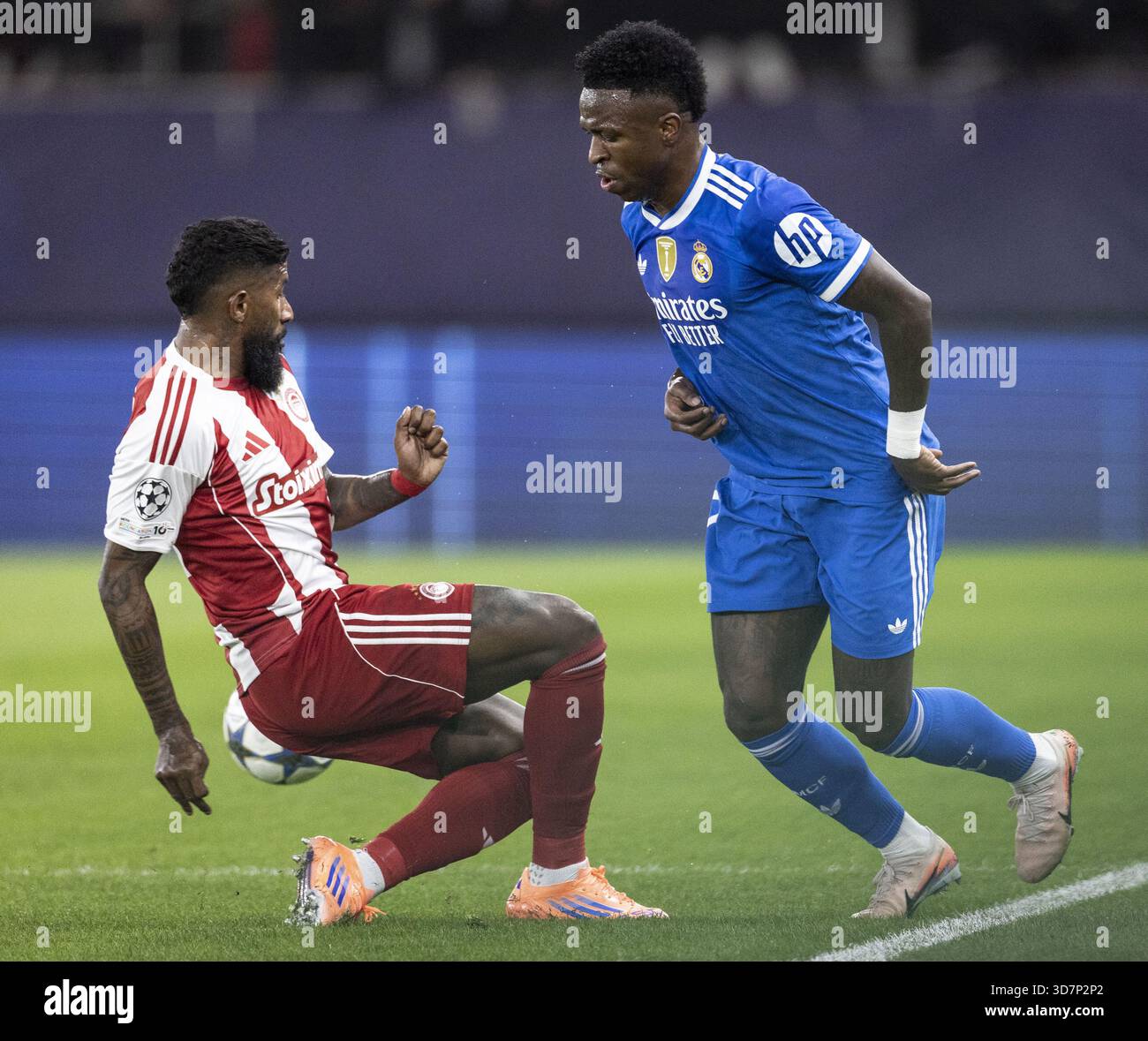 PIRAEUS, GREECE - NOVEMBER 26: Vinícius Júnior of Real Madrid (R) and ...