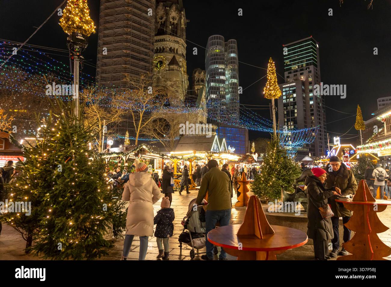 Weihnachtsmarkt am Breitscheidplatz, an der Gedächtniskirche, Weihnachtsdekoration ...