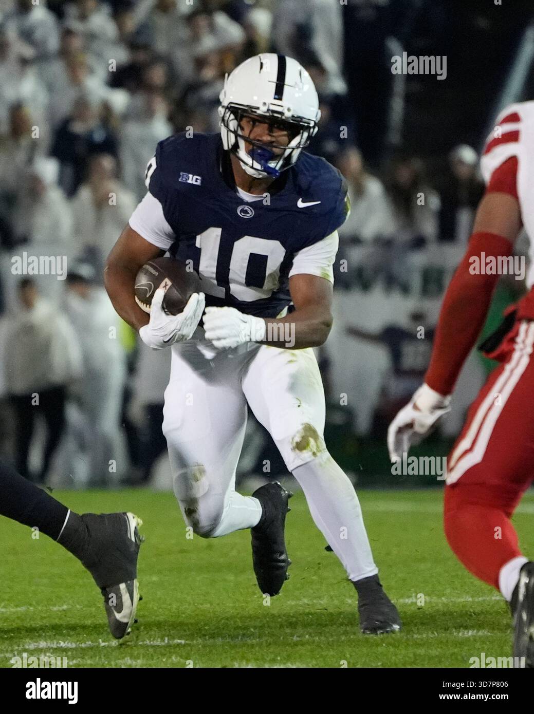 UNIVERSITY PARK, PA - NOVEMBER 22: Penn State Nittany Lions Running ...