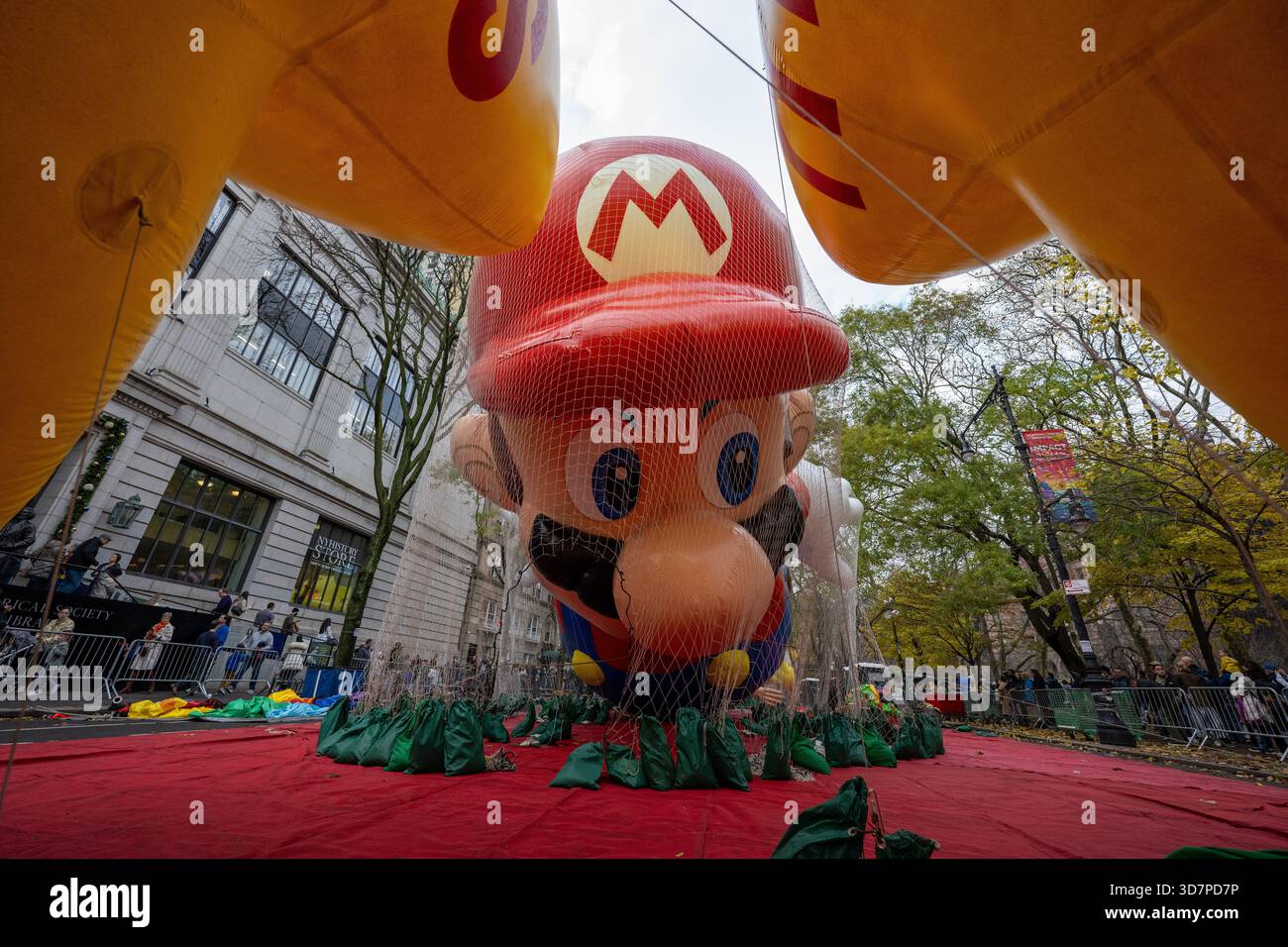 Photo by: NDZ/STAR MAX/IPx 2025 11/26/25 The Mario balloon during ...