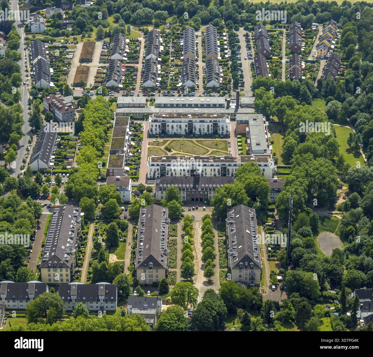 Residential development on William-Shakespeare-Ring, former barracks ...