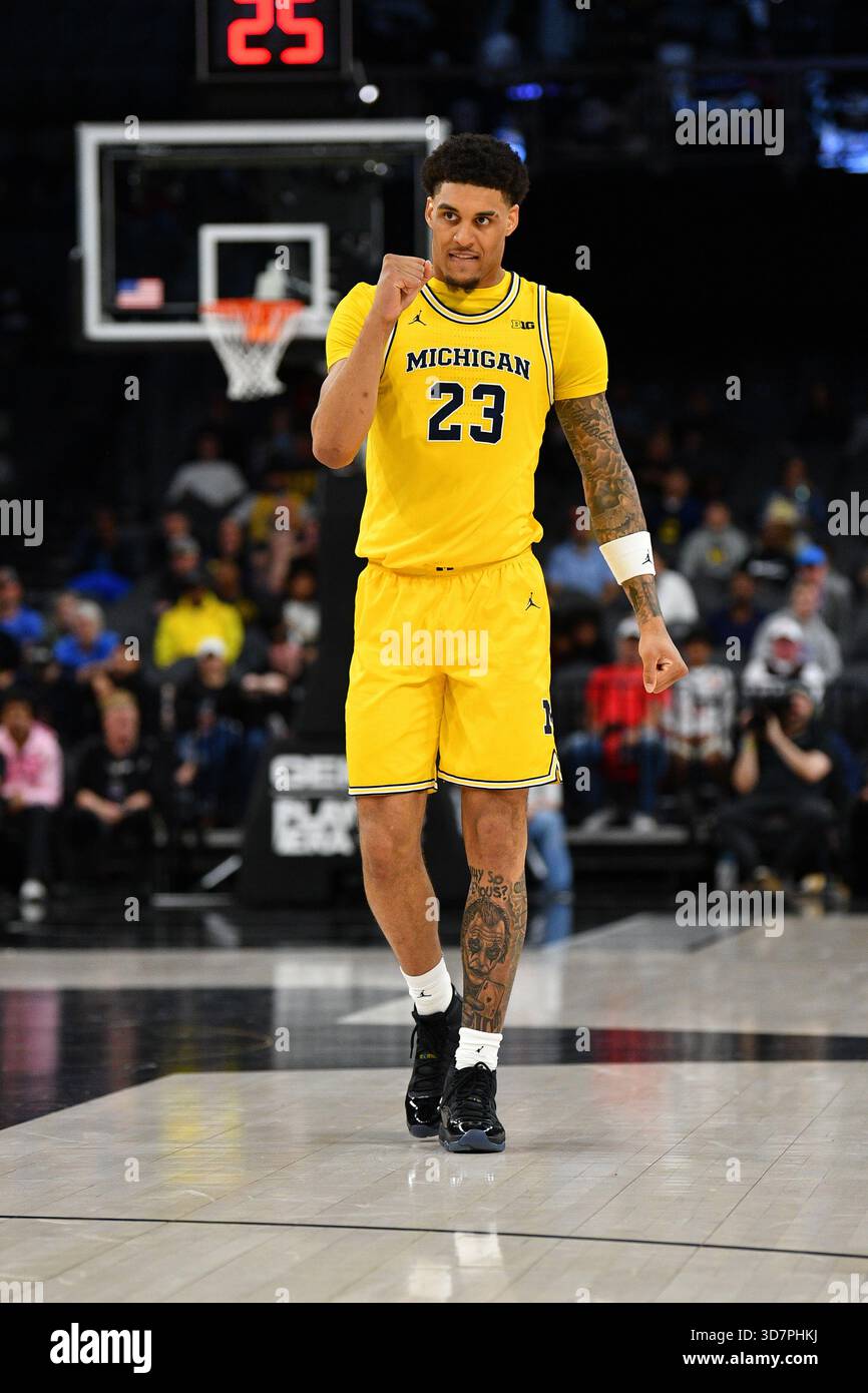LAS VEGAS, NV - NOVEMBER 25: Michigan Wolverines forward Yaxel ...