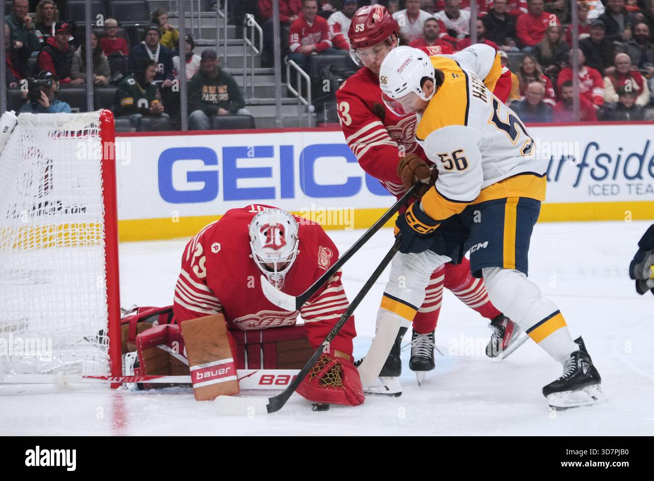 Detroit Red Wings goaltender Cam Talbot (39) stops a Nashville ...