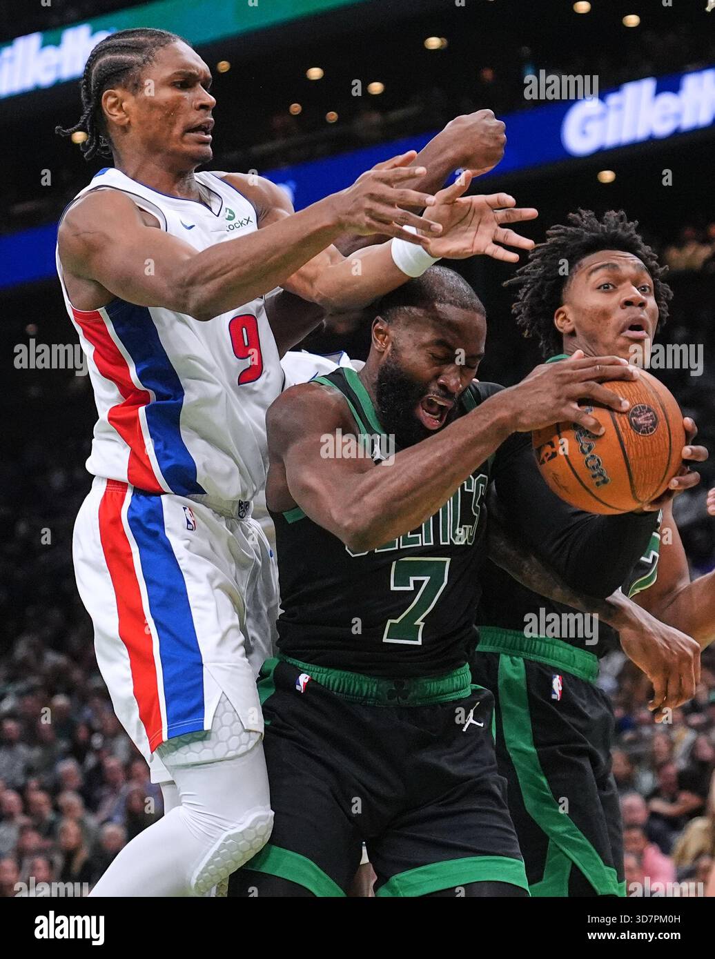 Boston Celtics guard Jaylen Brown (7) battles for a rebound against ...