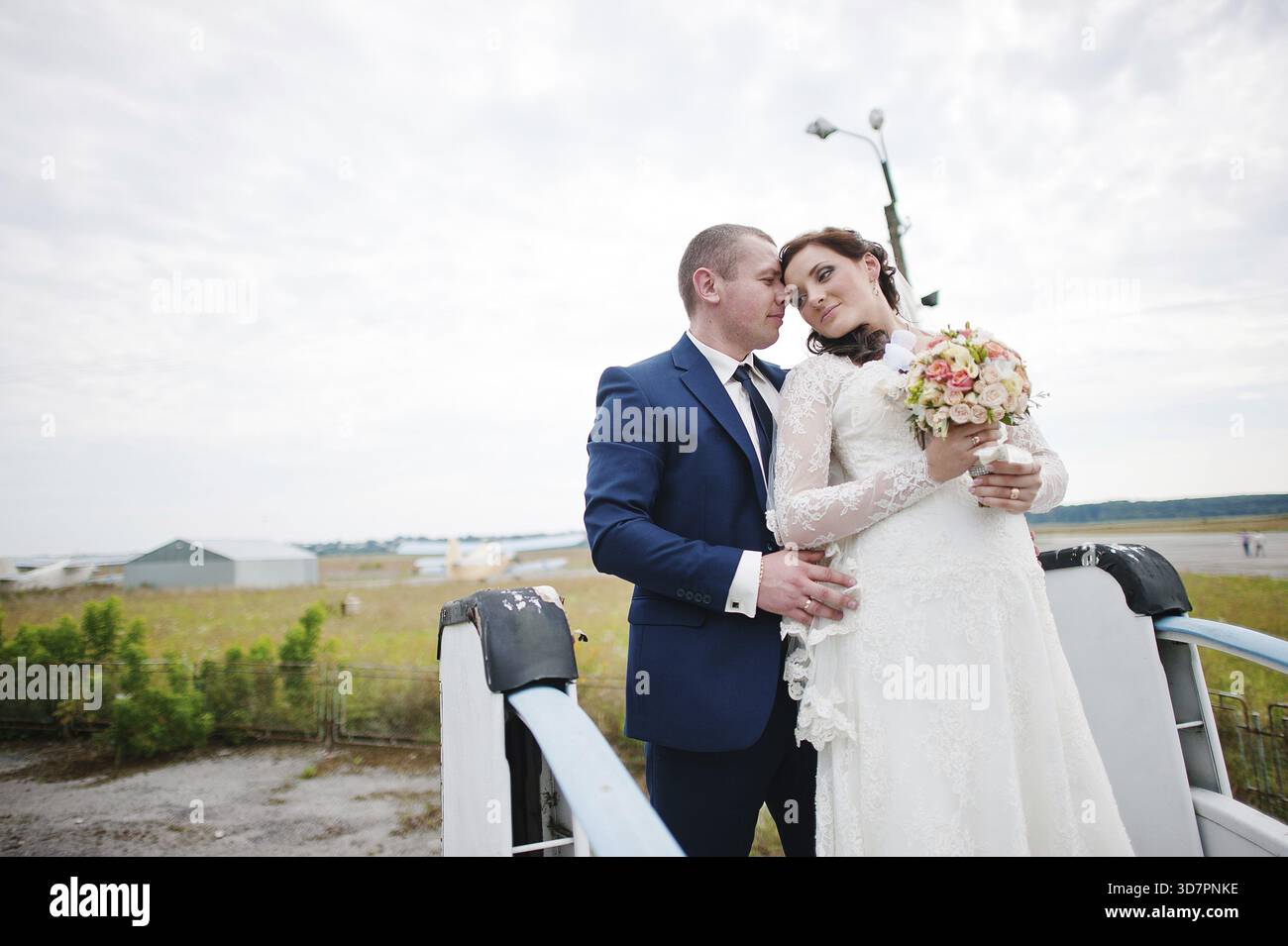 Wedding couple at the ramp plane Stock Photo - Alamy