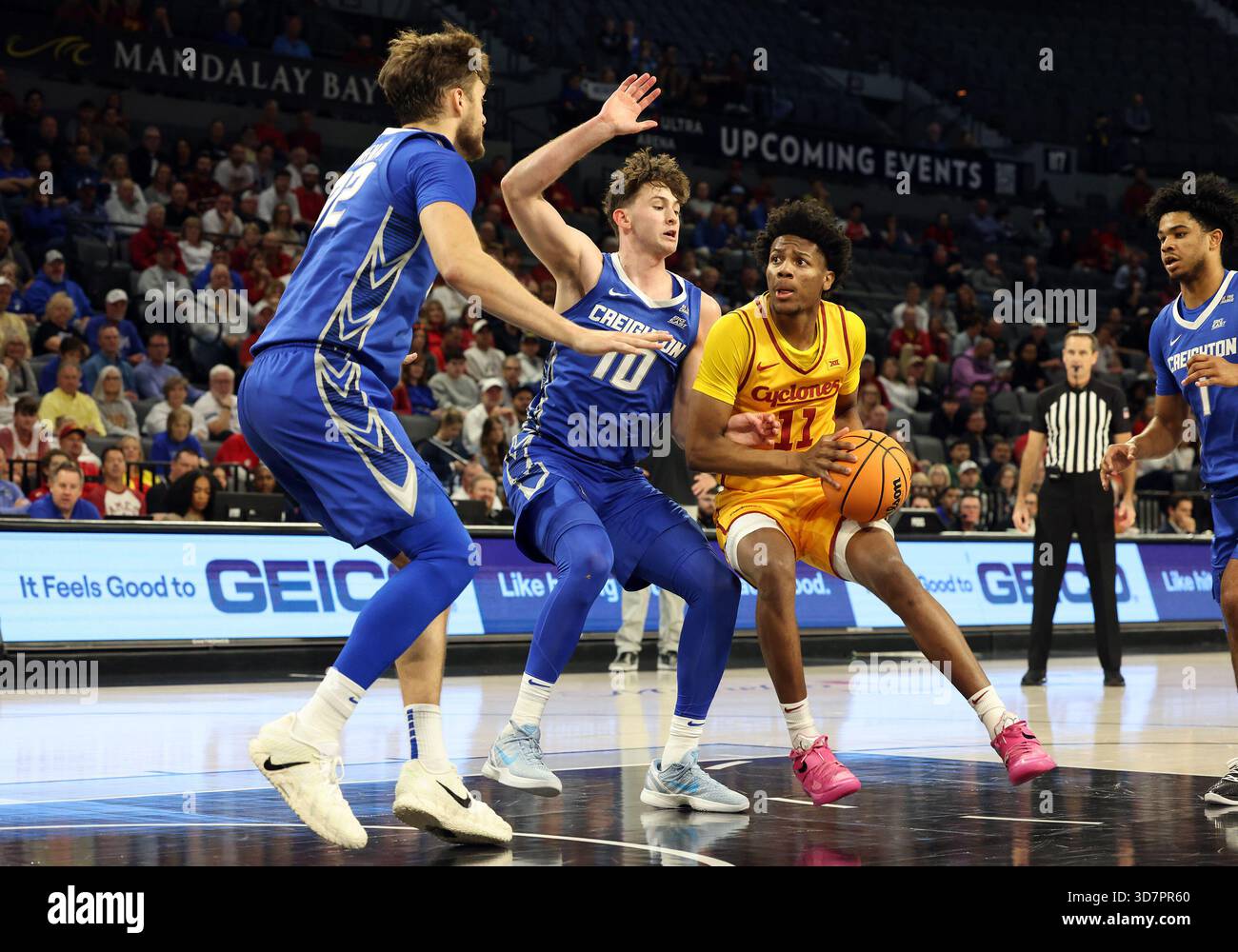 LAS VEGAS, NV - NOVEMBER 25: Iowa State Cyclones guard Dominick Nelson ...