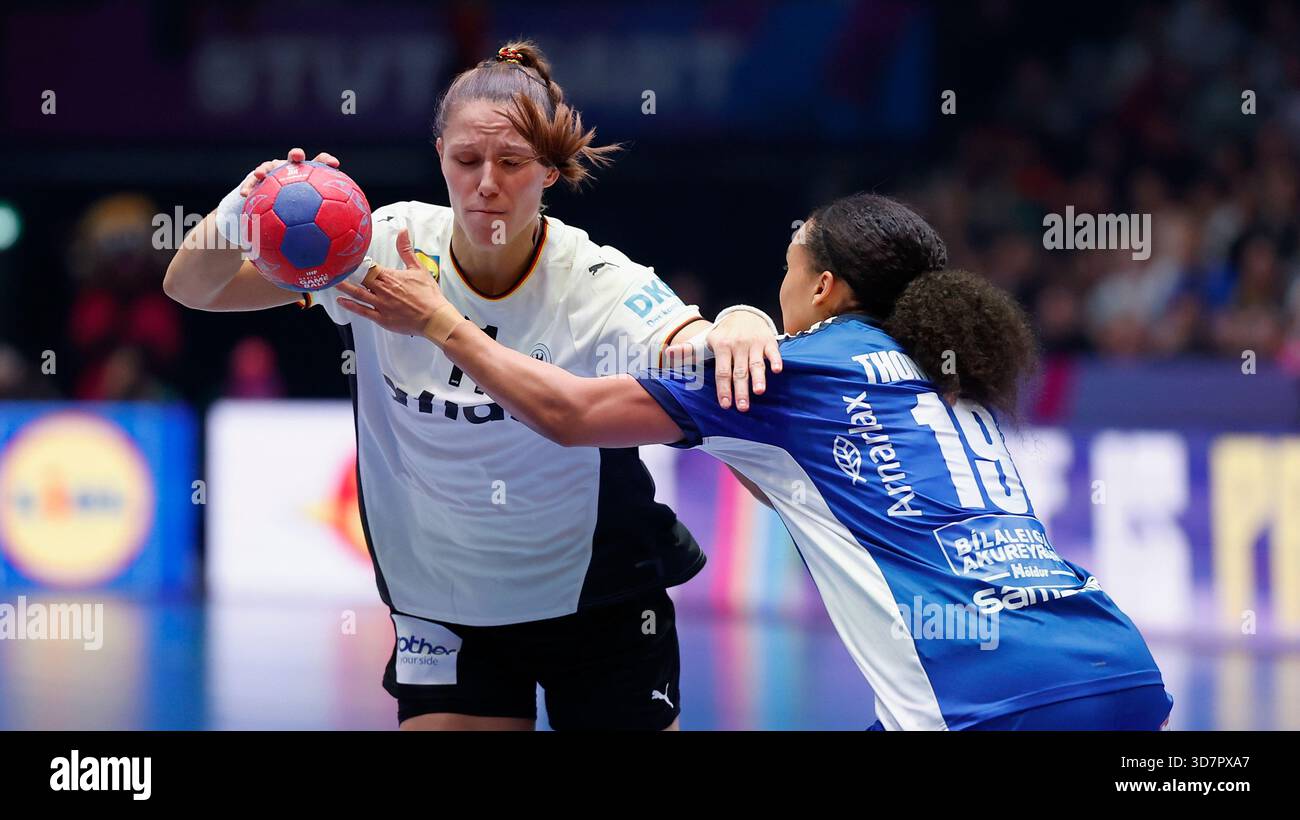 l.-r.: Xenia Smits (DHB, 11) and Lovisa Thompson (Island, 19), Womens ...
