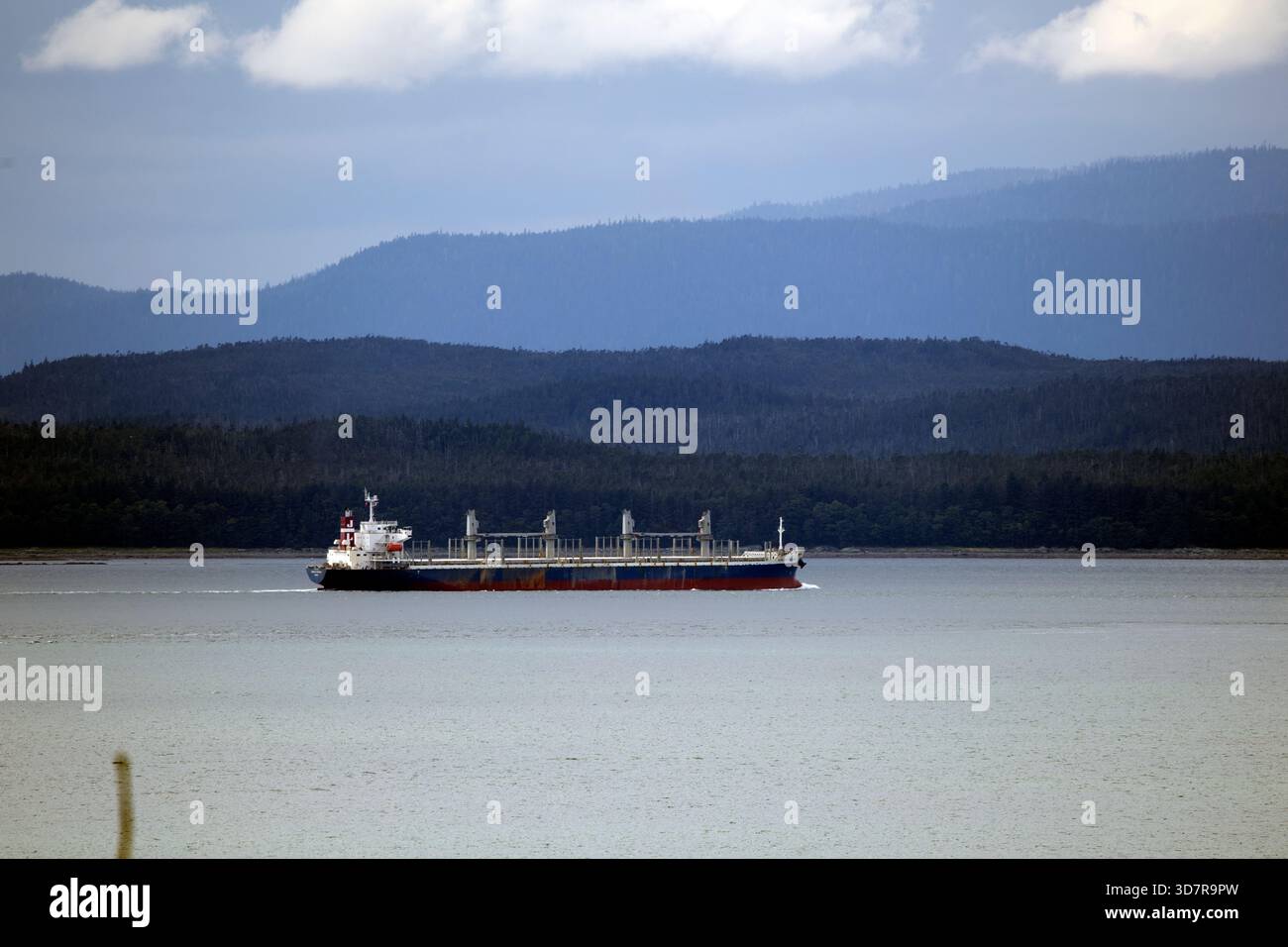 Sinlau Bulker Ore freighter Stock Photo - Alamy