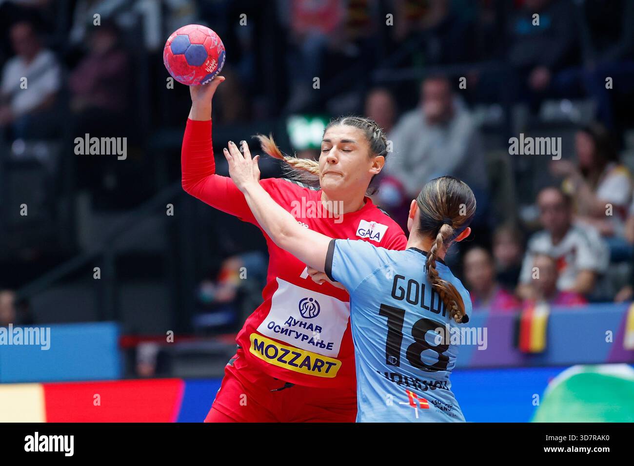 l.-r.: Aleksandra Vukajlovic (Serbia, 77) and Sabrina Golda Lamas ...