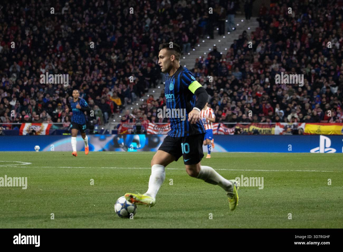 Leandro Martínez of Inter Milan seen in action during the UEFA ...