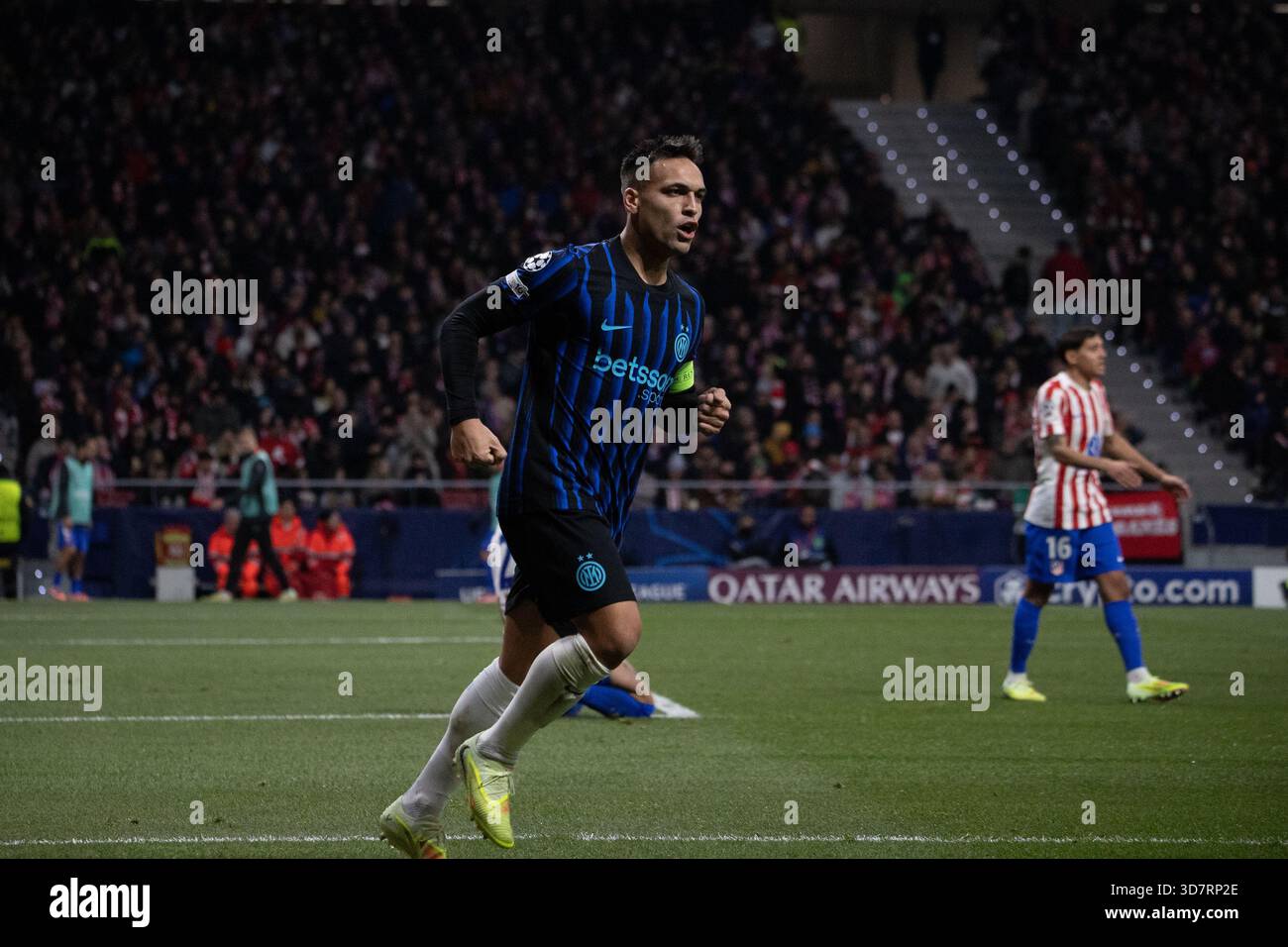 Leandro Martínez of Inter Milan seen in action during the UEFA ...