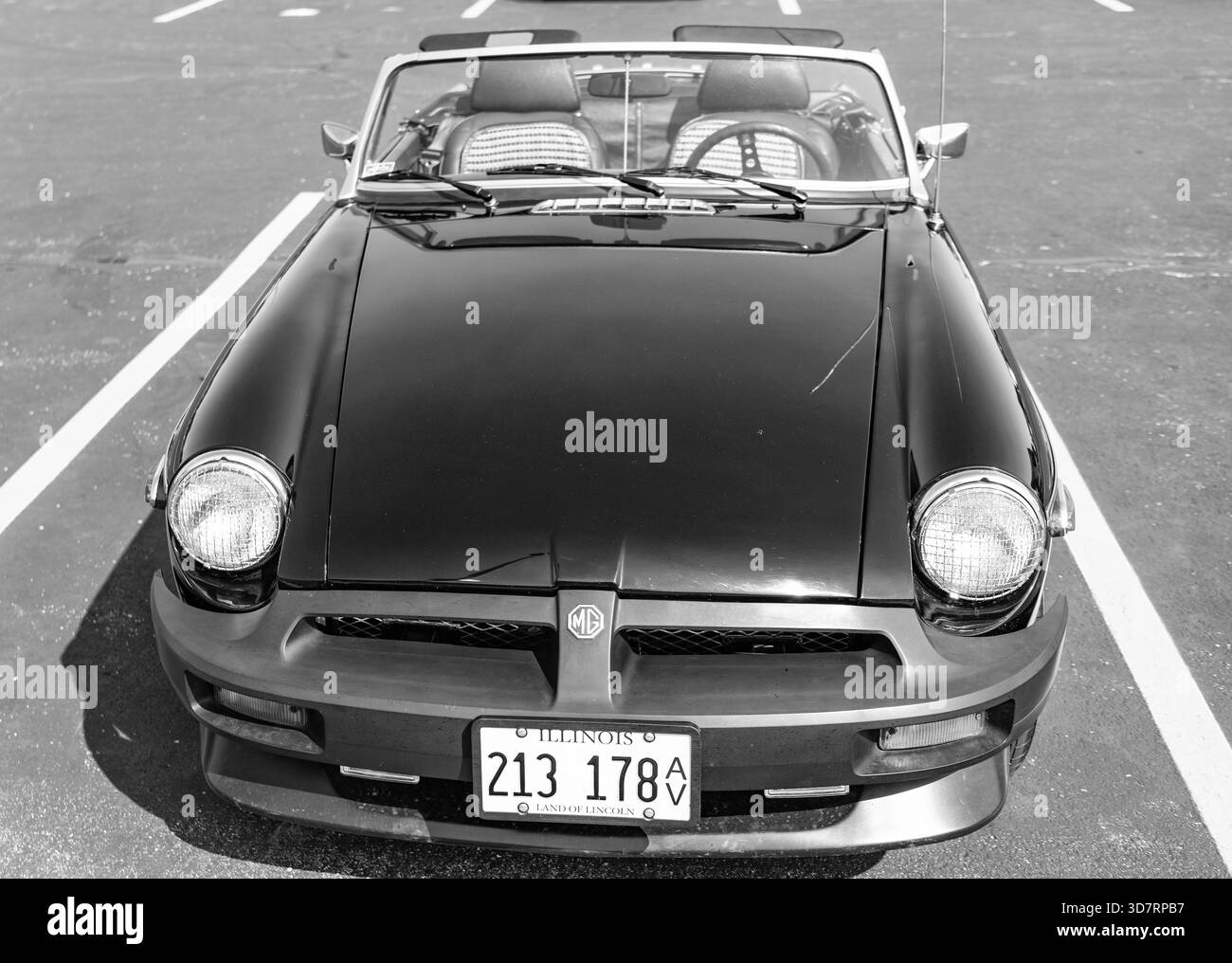 Mgb side view Black and White Stock Photos & Images - Alamy
