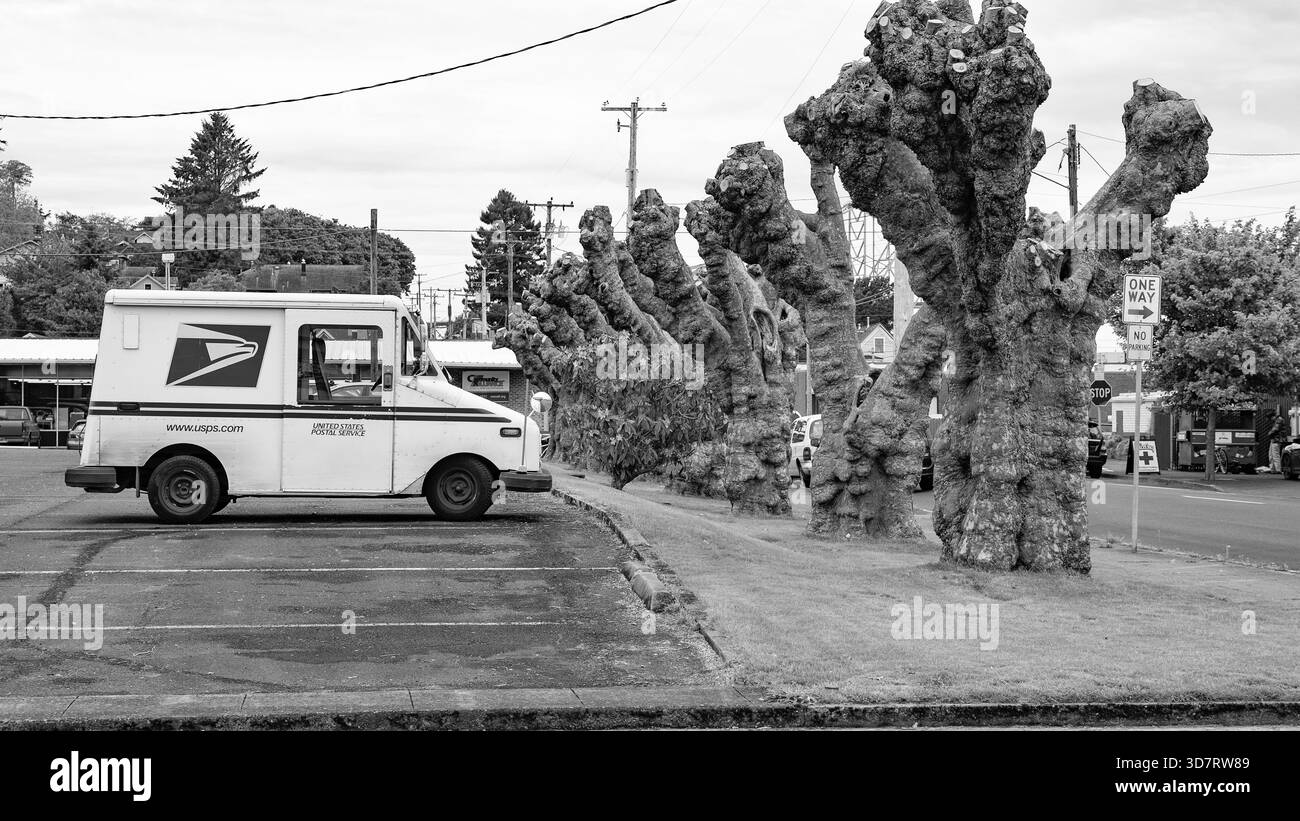 Lorry side view parked Black and White Stock Photos & Images - Alamy