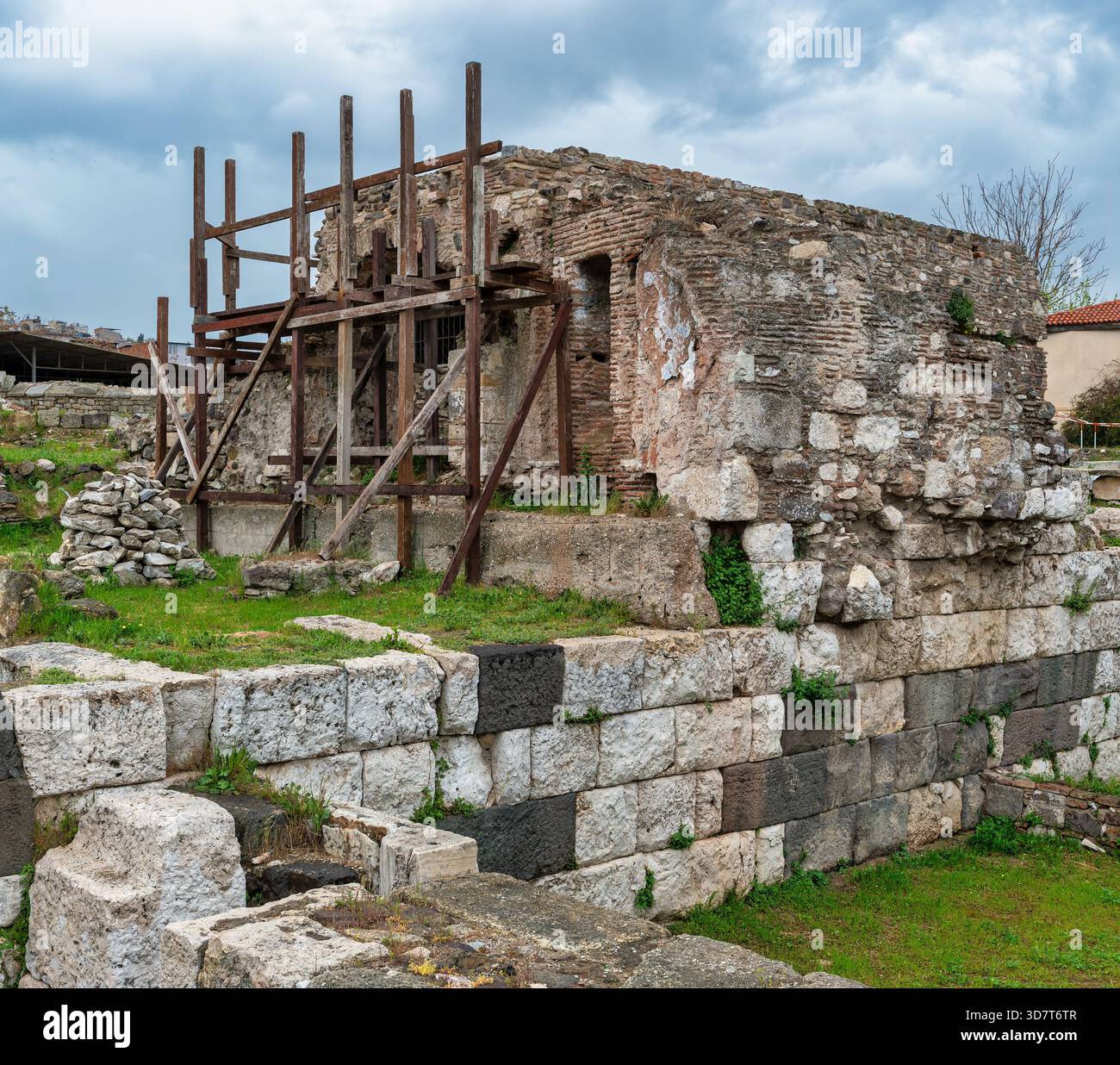 Roman era stone structure hi-res stock photography and images - Alamy