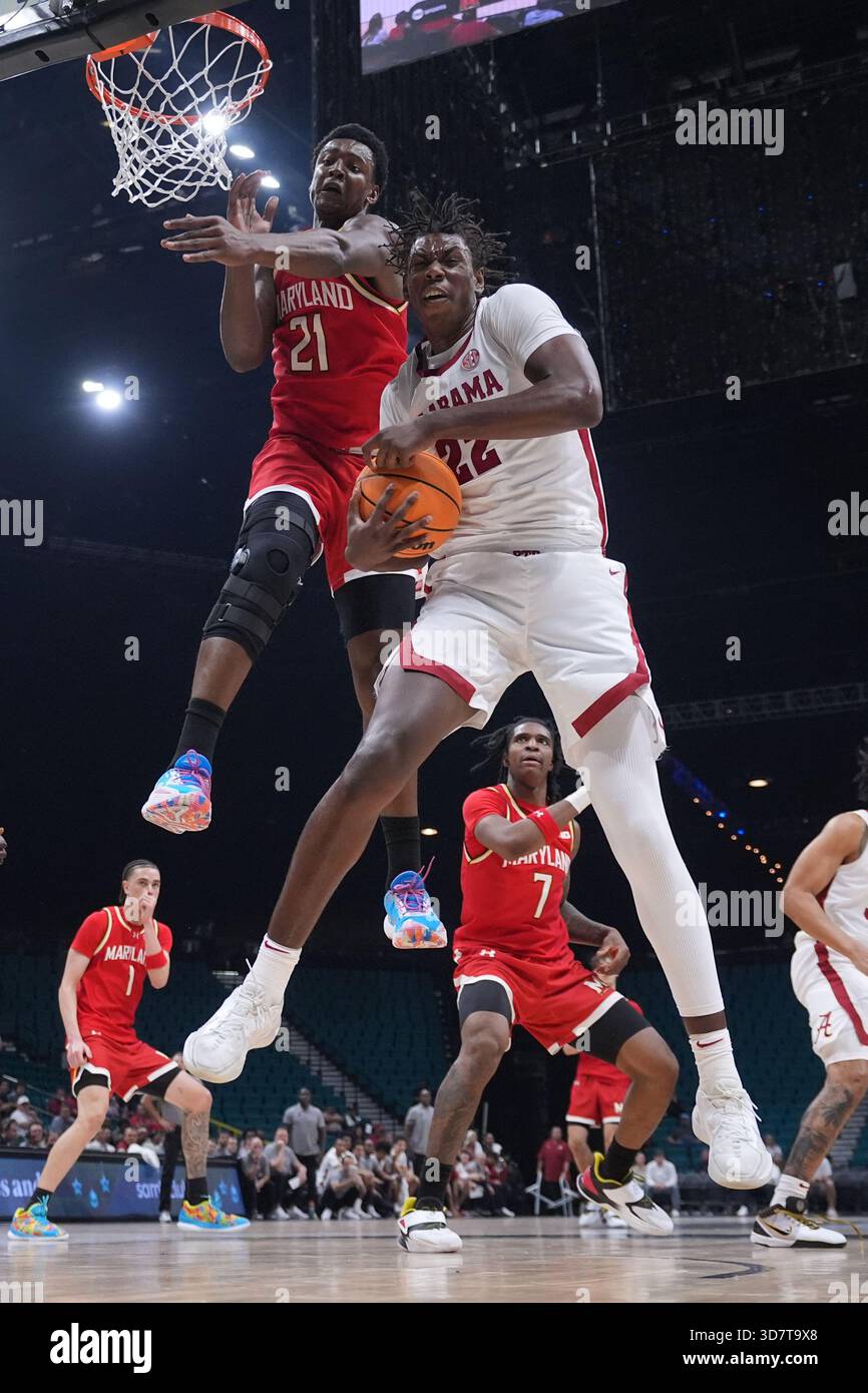 Alabama forward Aiden Sherrell (22) grabs a rebound in front of ...