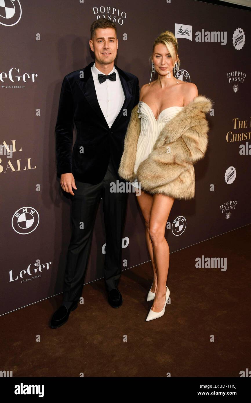 Berlin/abb- Lena Gercke Model Gastgeberin mit Freund Dustin Schöne ...