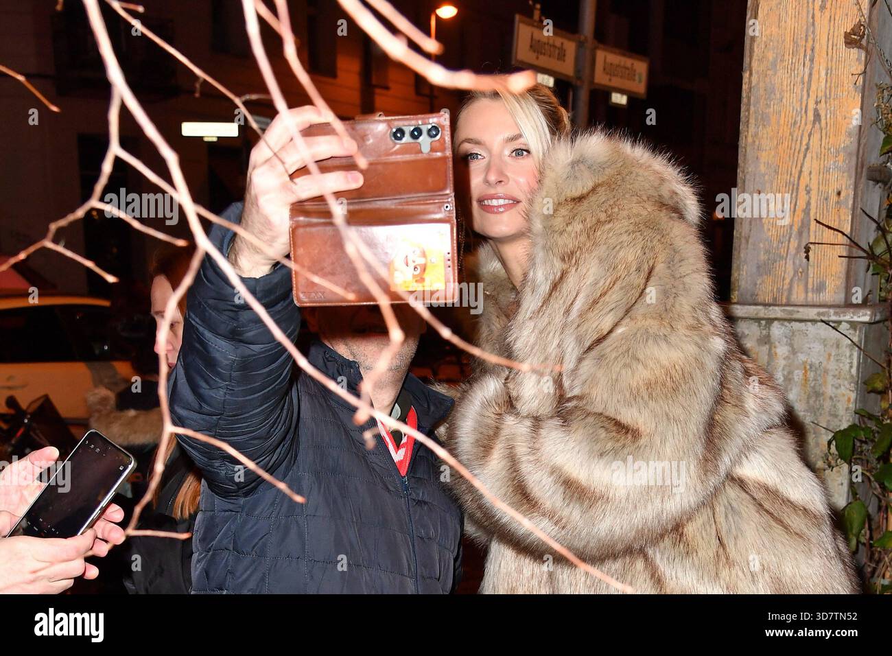 Lena Gercke beim Magical Christmas Ball von LeGer by Lena Gercke im ...