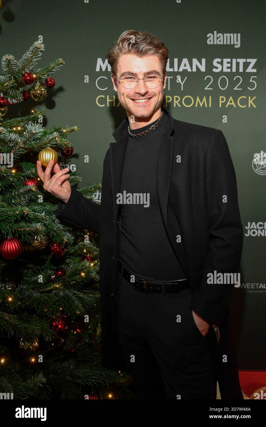 Berlin-abb/ Linus Weber Christbaumkugel zu Gast beim 5.Charity Promi ...