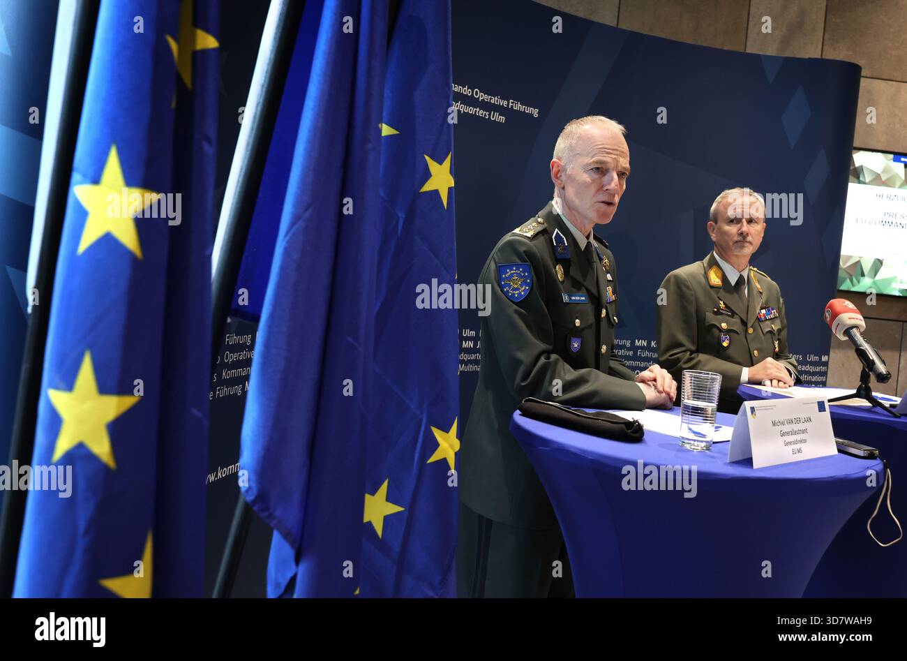 27 November 2025, Baden-Württemberg, Ulm: Dutch Lieutenant General ...