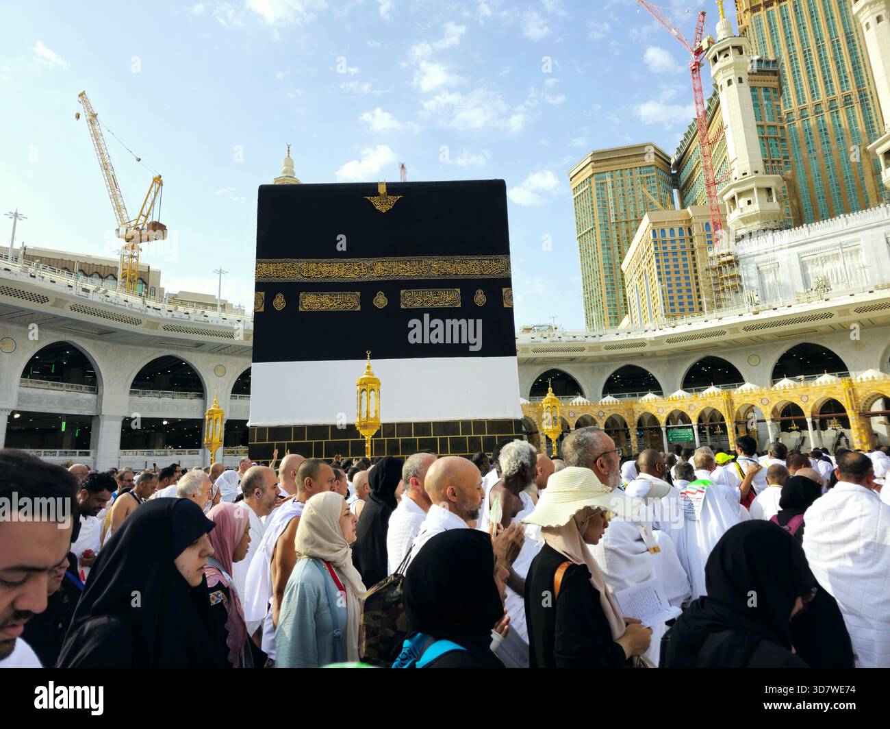 Mecca, Saudi Arabia, June 12 2024: the circumambulation of the grand ...