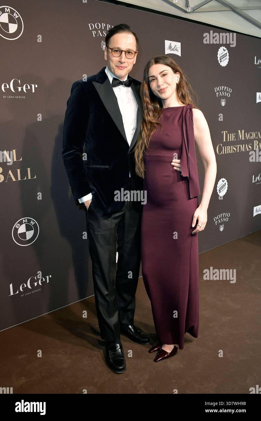 Sebastian Basti Dahlem und Emi Arpa beim Magical Christmas Ball von ...