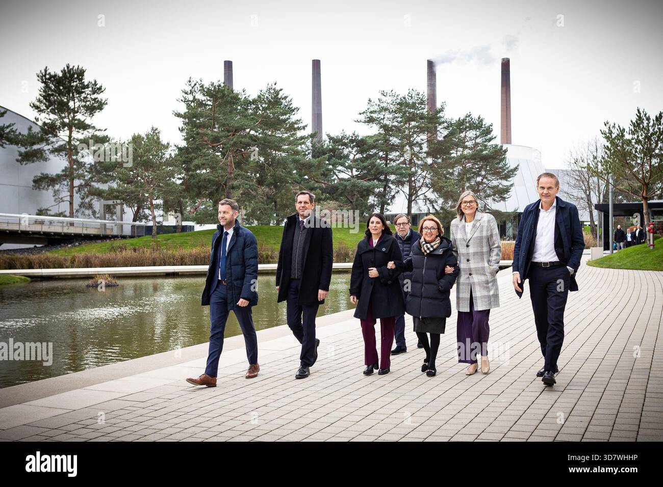 27 November 2025, Lower Saxony, Wolfsburg: Dennis Weilmann (CDU, l-r ...