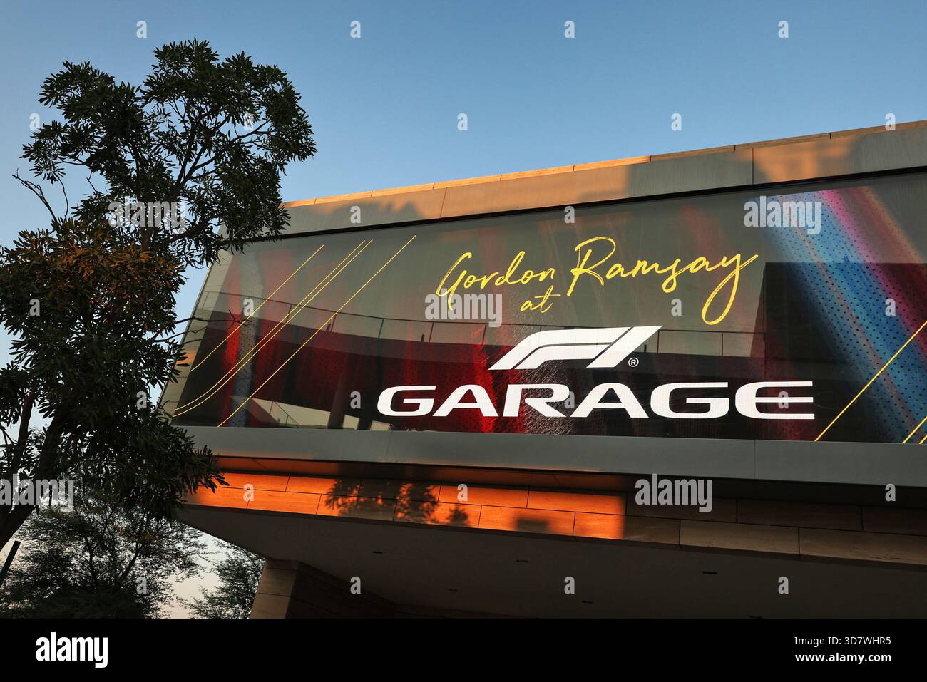 Circuit atmosphere - Gordon Ramsay at F1 Garage. 27.11.2025. Formula 1 ...