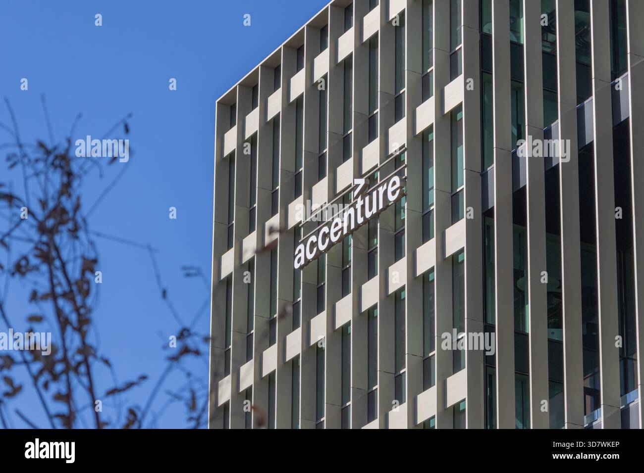 Accenture logo in glass office hi-res stock photography and images - Alamy