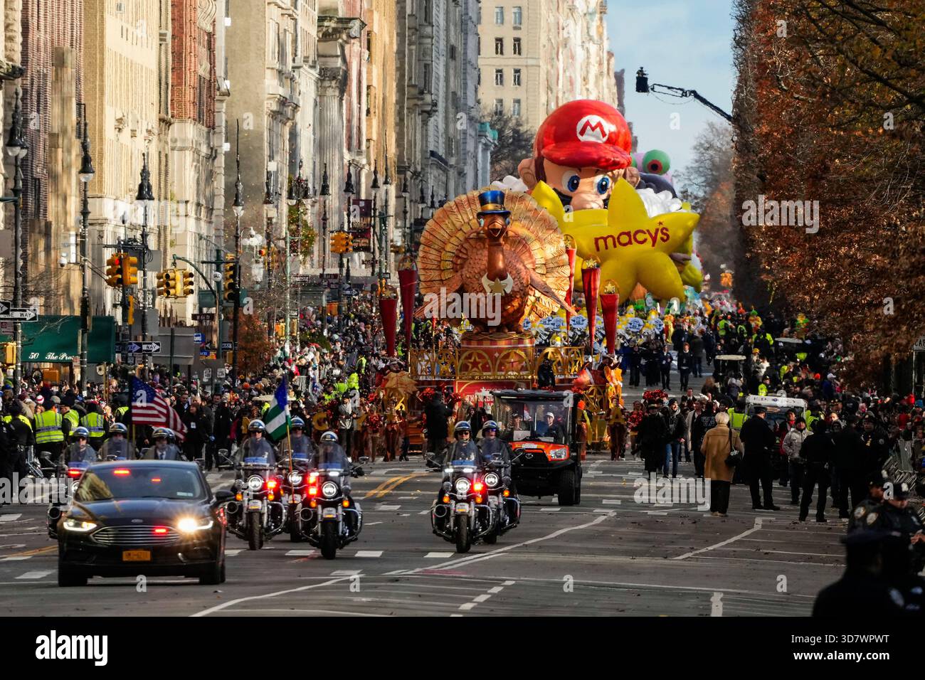 The Tom Turkey float makes its way down Central Park West to kick off ...