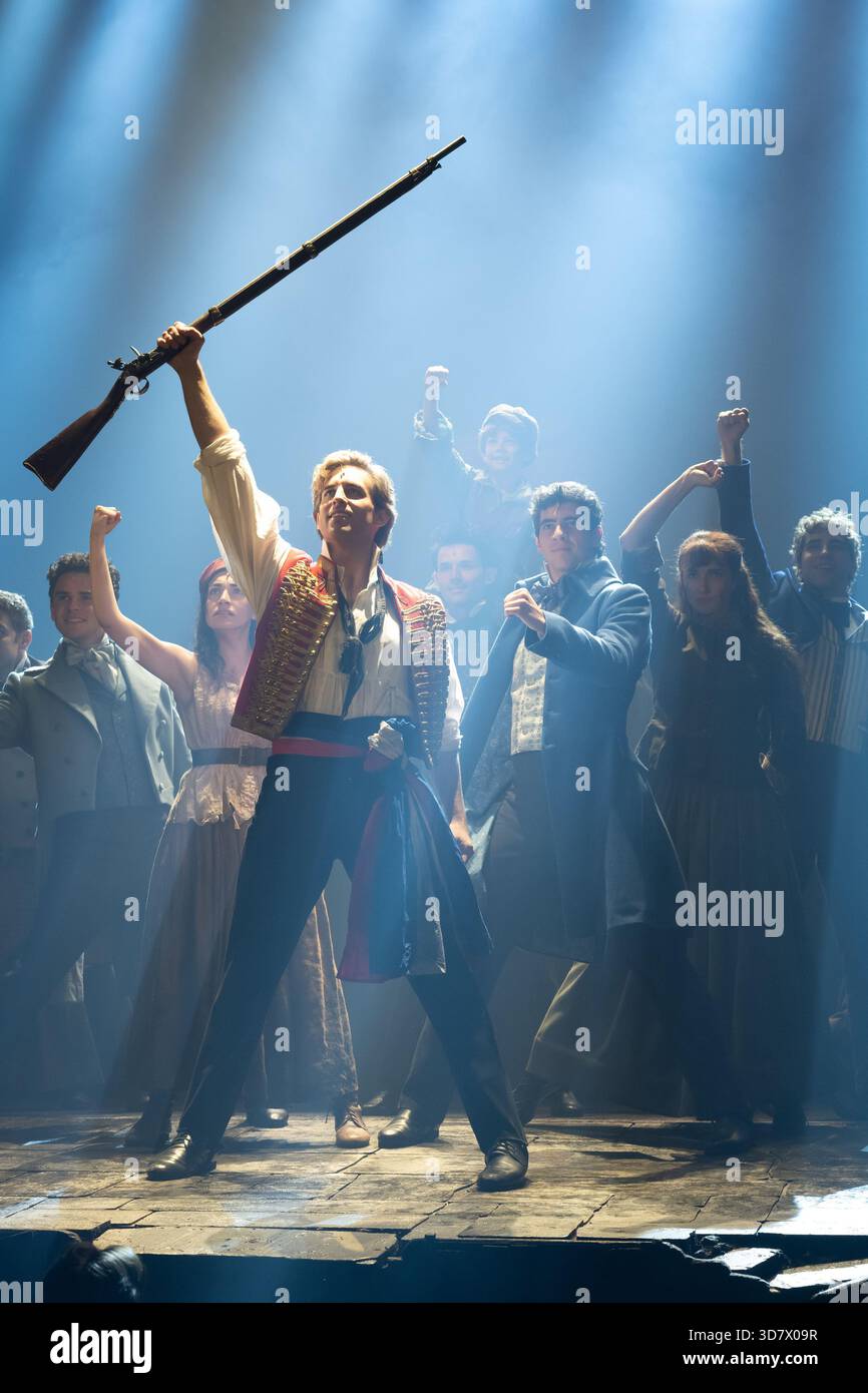 Actors during the presentation of the musical "Los Miserables" at the ...