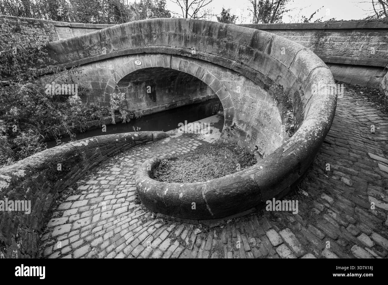 Snake bridge macclesfield Black and White Stock Photos & Images - Alamy