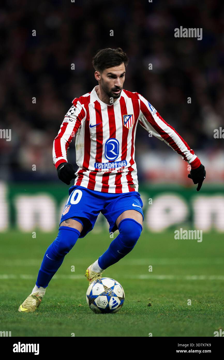 Alex Baena of Club Atletico de Madrid in action during the UEFA ...