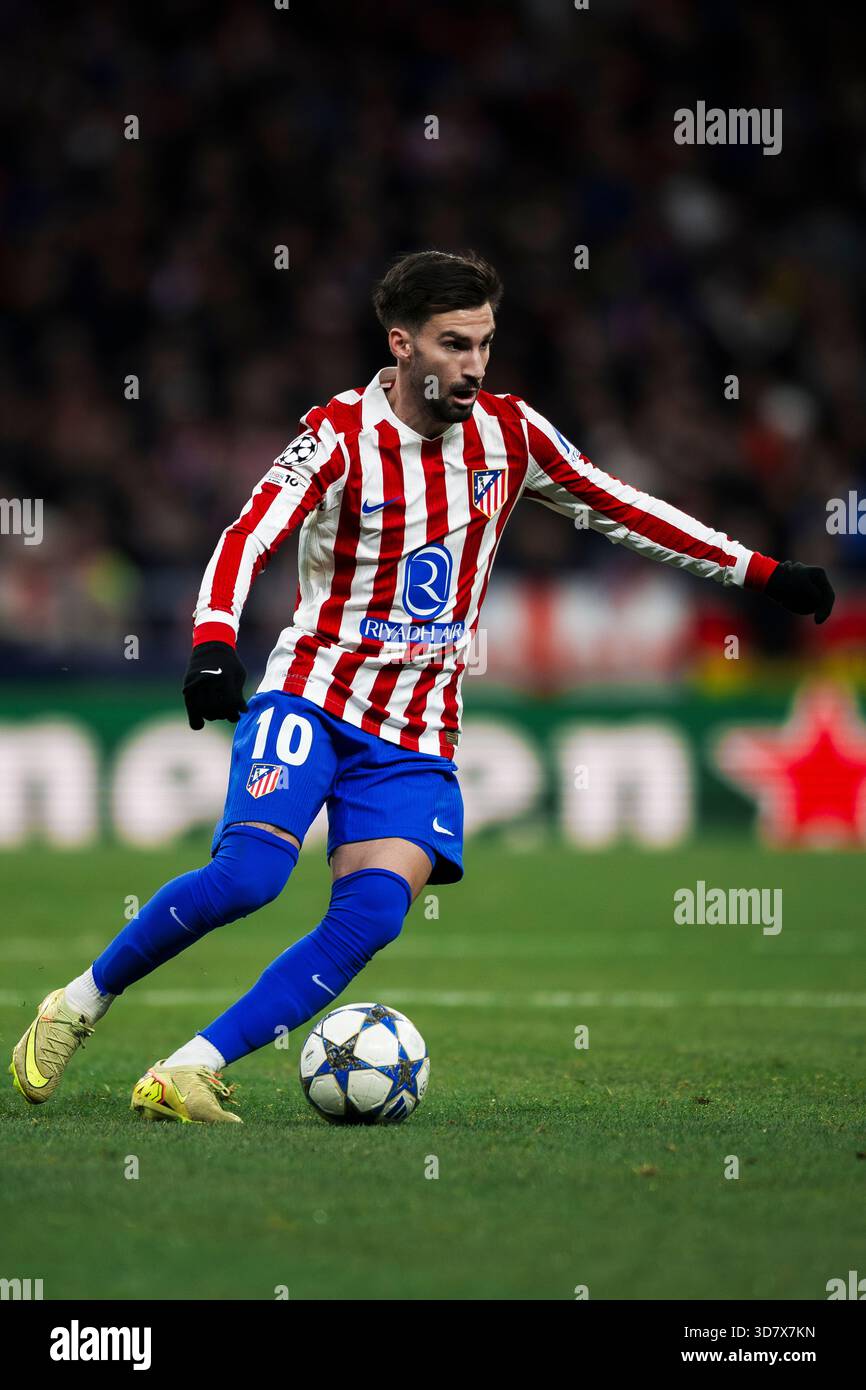 Alex Baena of Club Atletico de Madrid in action during the UEFA ...