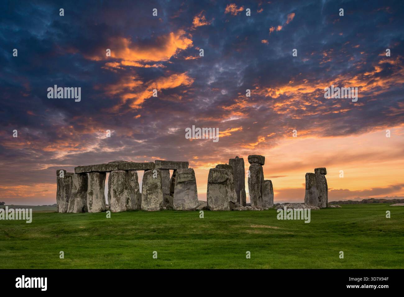 Stonehenge calendars hi-res stock photography and images - Alamy