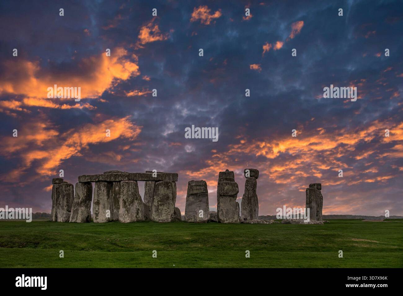 Stonehenge calendars hi-res stock photography and images - Alamy