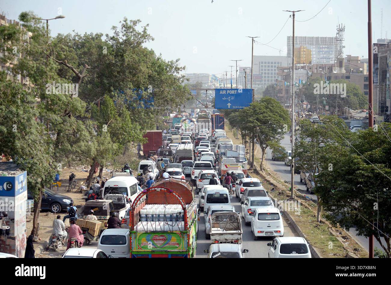 KARACHI, PAKISTAN, NOV 27: A large numbers of vehicles stuck in traffic ...