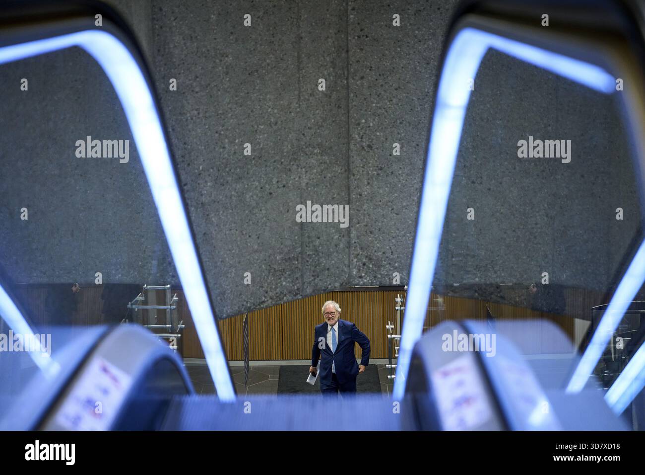 THE HAGUE – Thom de Graaf, the vice-president of the Council of State, arrives for a meeting ...