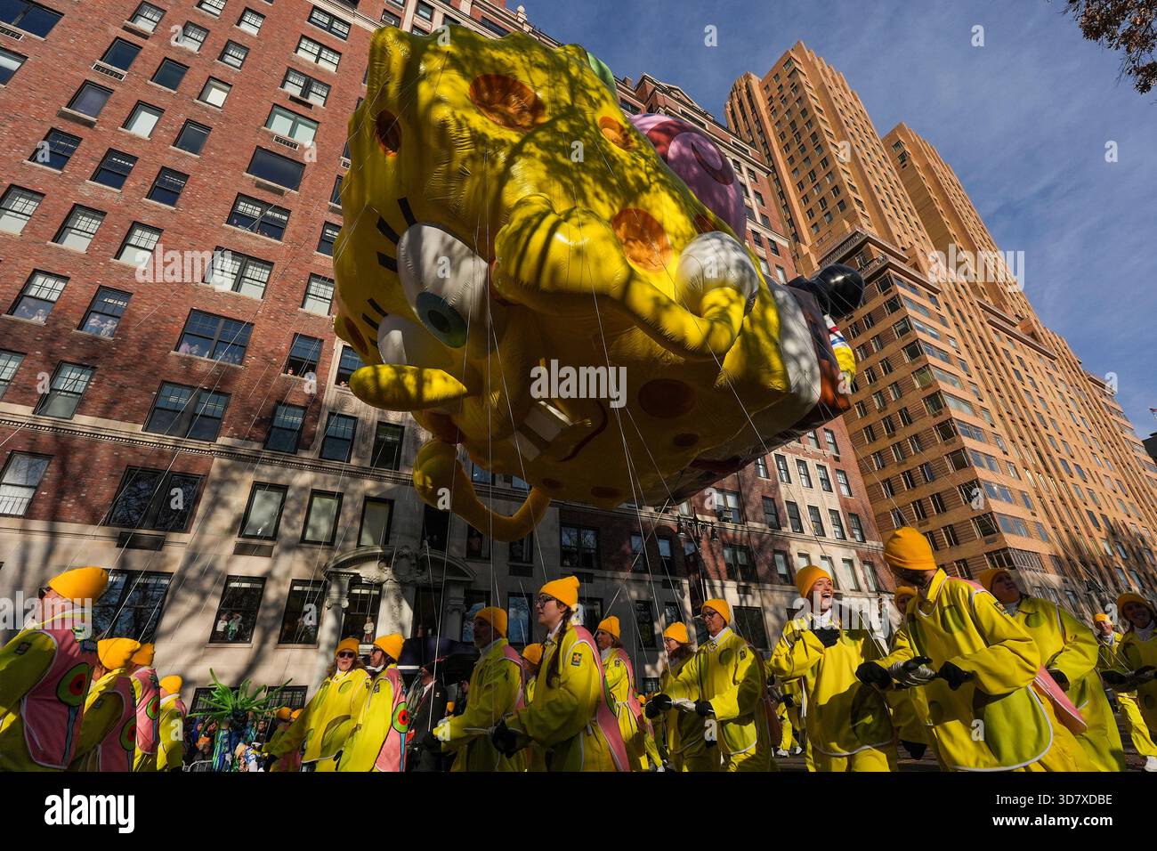 Balloon handlers guide the Sponge Bob balloon down Central Park West ...