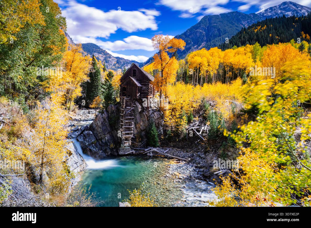 Fall foliage drives hi-res stock photography and images - Alamy
