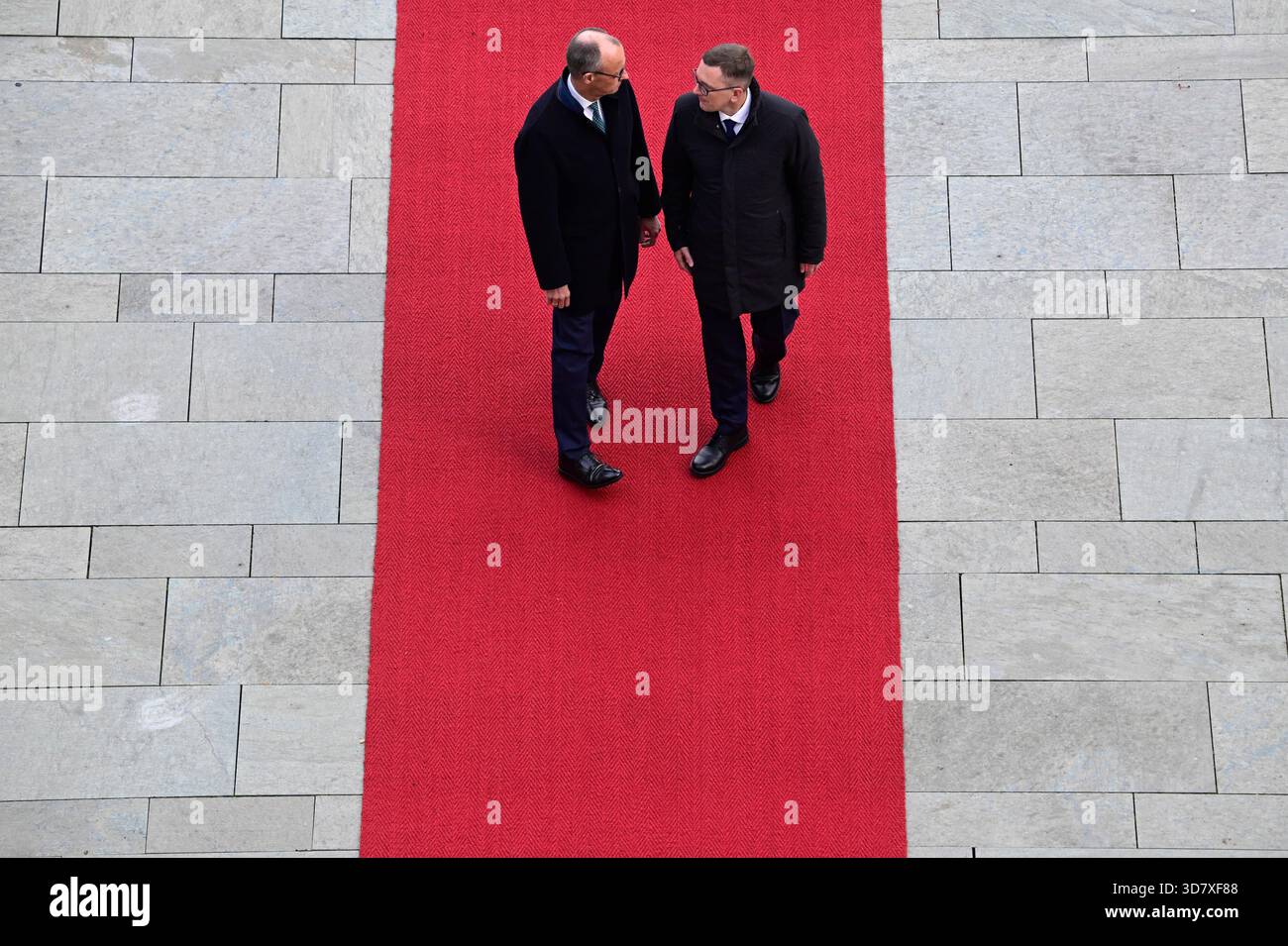 Germany's Chancellor Friedrich Merz, left, and Estonia's Prime Minister ...