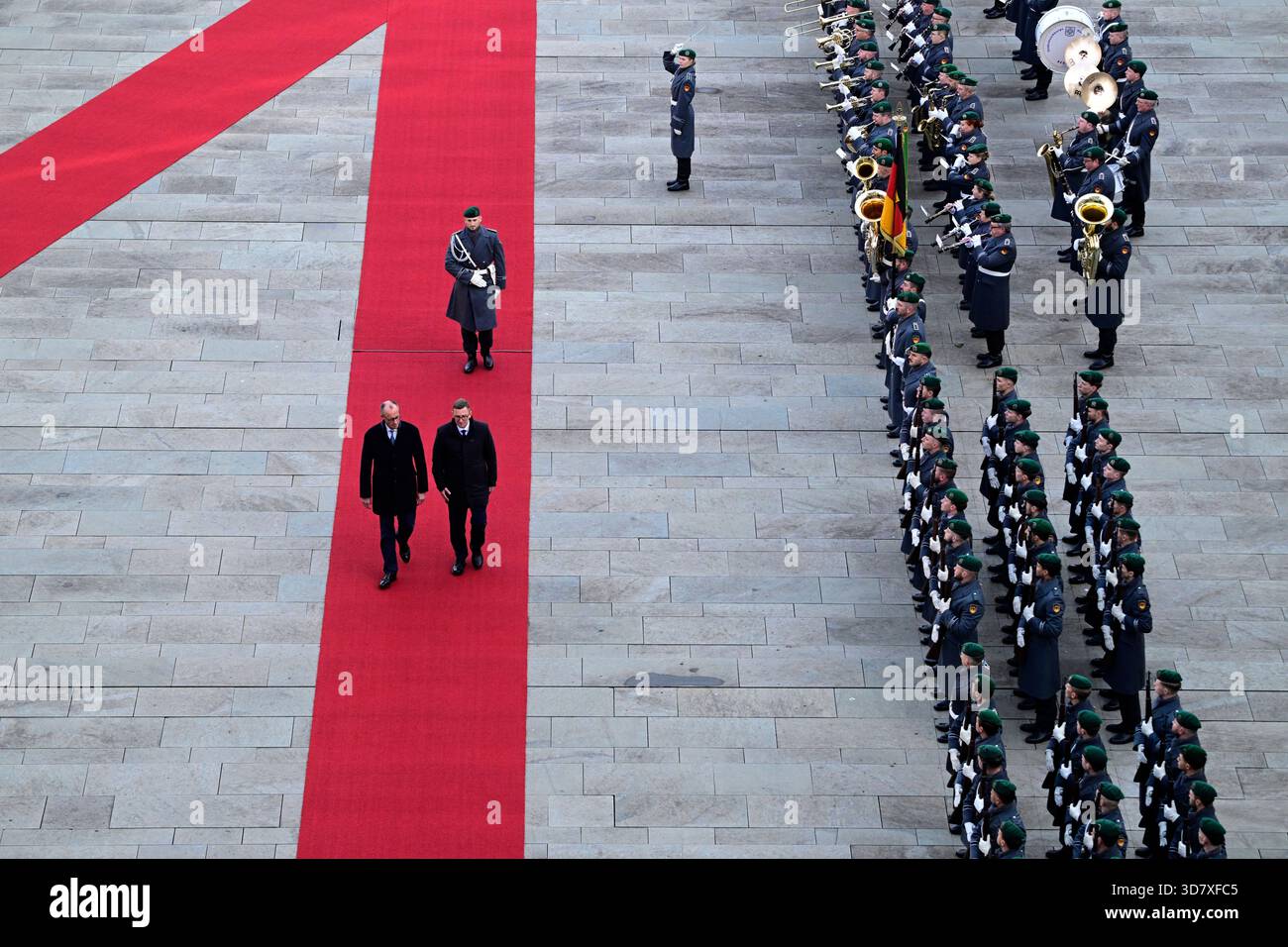 Germany's Chancellor Friedrich Merz, left, and Estonia's Prime Minister ...