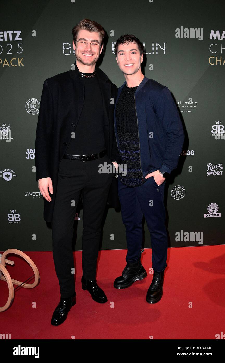 Linus Weber und Julian David bei der 5. Charity Promi Pack 2025 Aktion ...